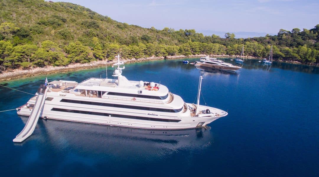 Location Yacht Katina : Luxe, confort & expérience inoubliable en mer